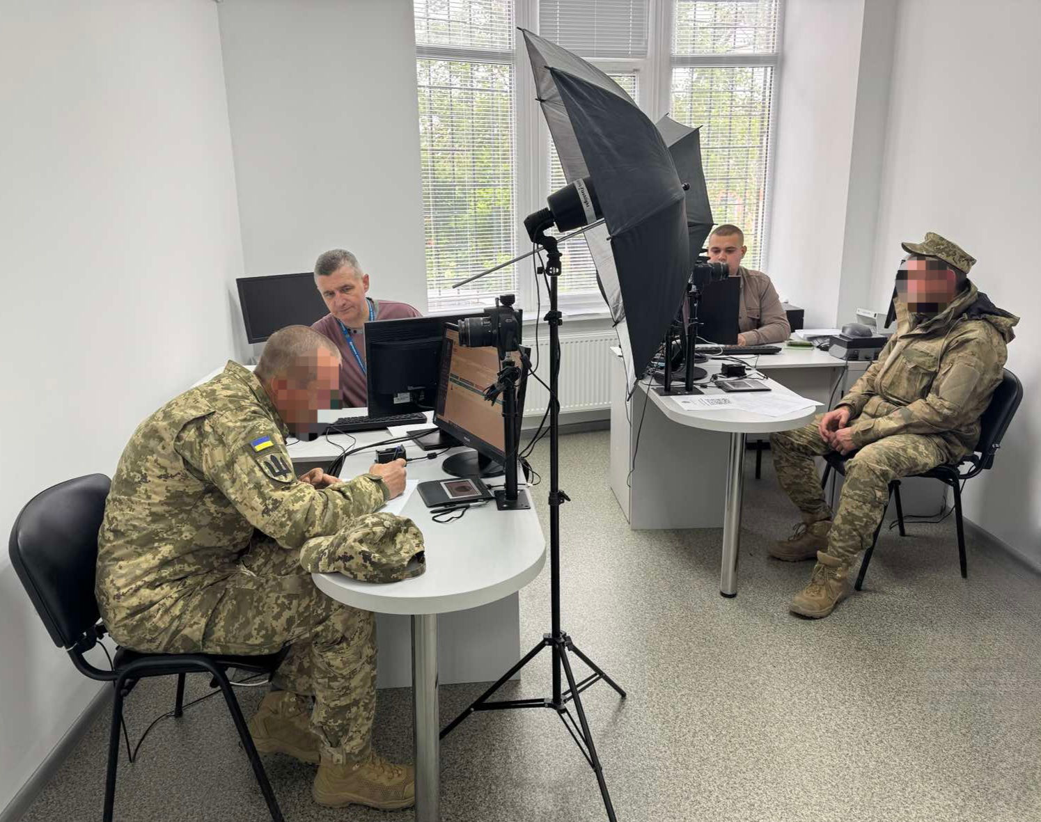 Паспорт громадянина України як ключовий документ військовослужбовця Державна міграційна